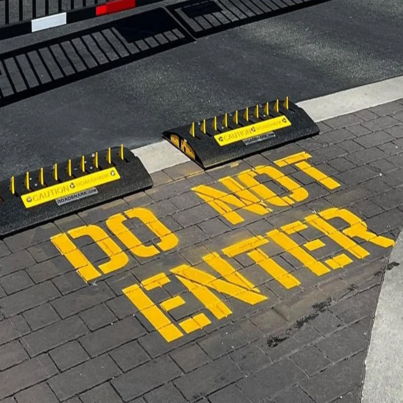 Roadshark Tiger Teeth 36" Traffic Spike (5/16" Heavy-Duty Coverplate ...