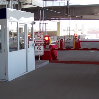 Spike Systems 18' Motorized Crash Barrier Gate with 8" LED Traffic ...